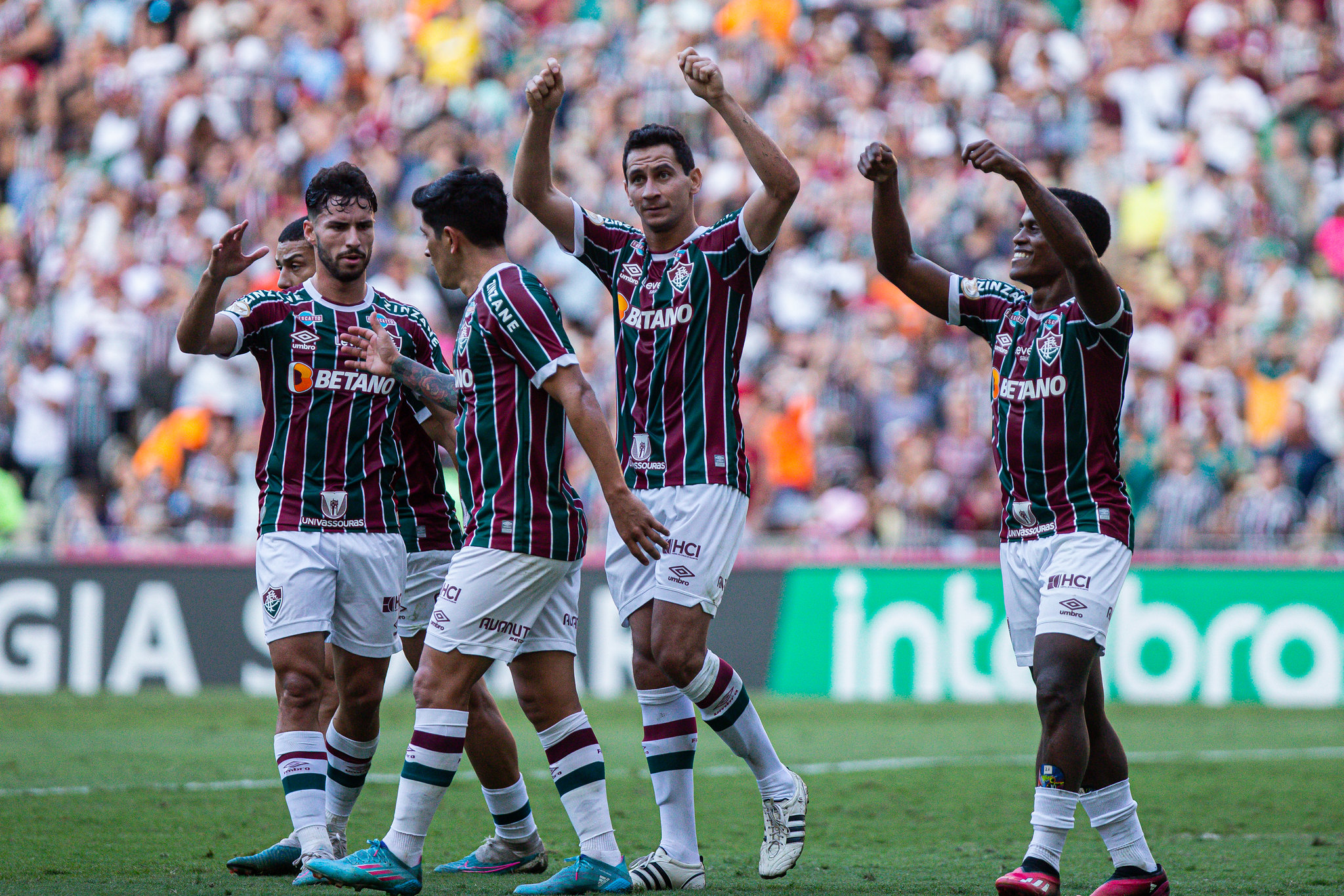 Fluminense vence o Bragantino e volta ao G4 do Brasileirão — Fluminense ...