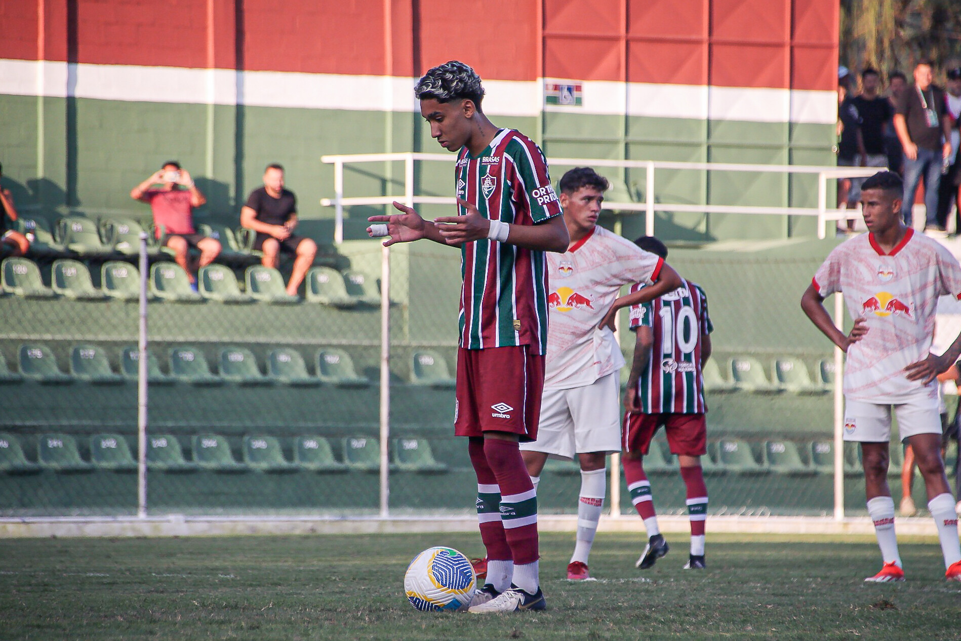 Isaque se apresenta à Seleção depois de garantir virada no Brasileirão ...