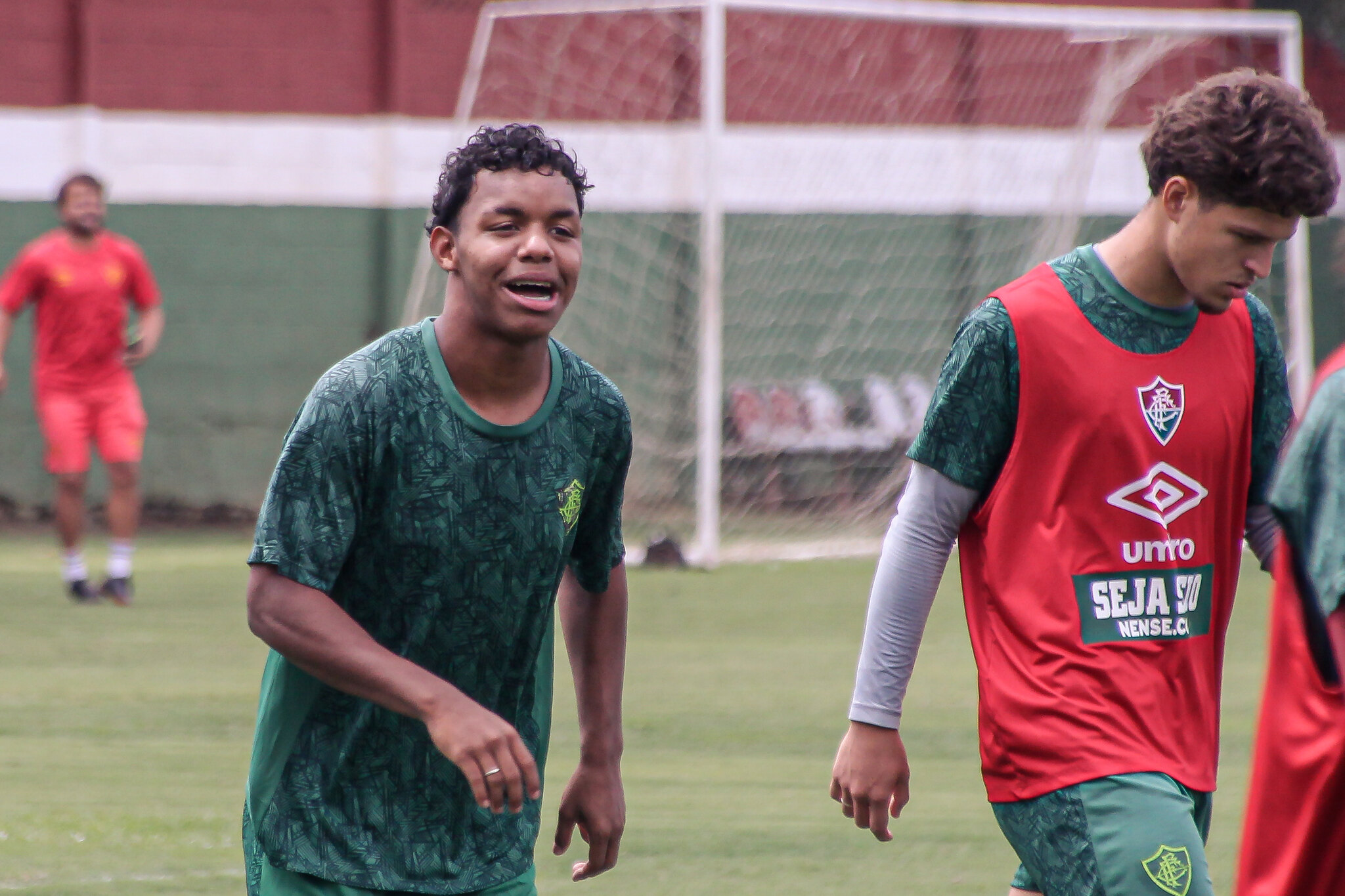 Com Isaque e Wesley Natã de volta, Sub-17 do Flu se divide entre mata ...