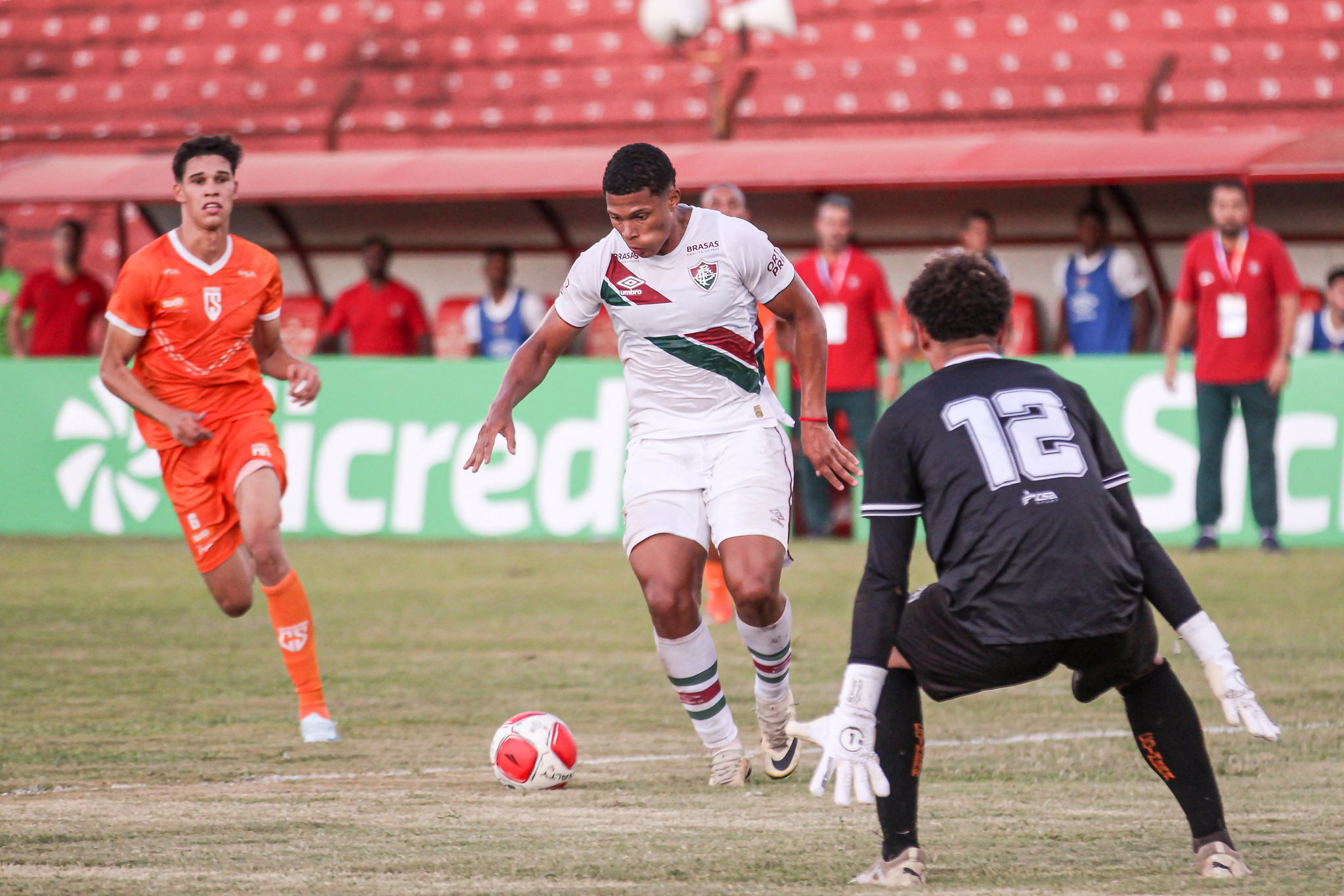 Kelwin atribui goleada à marcação alta e já pensa no mata-mata da ...