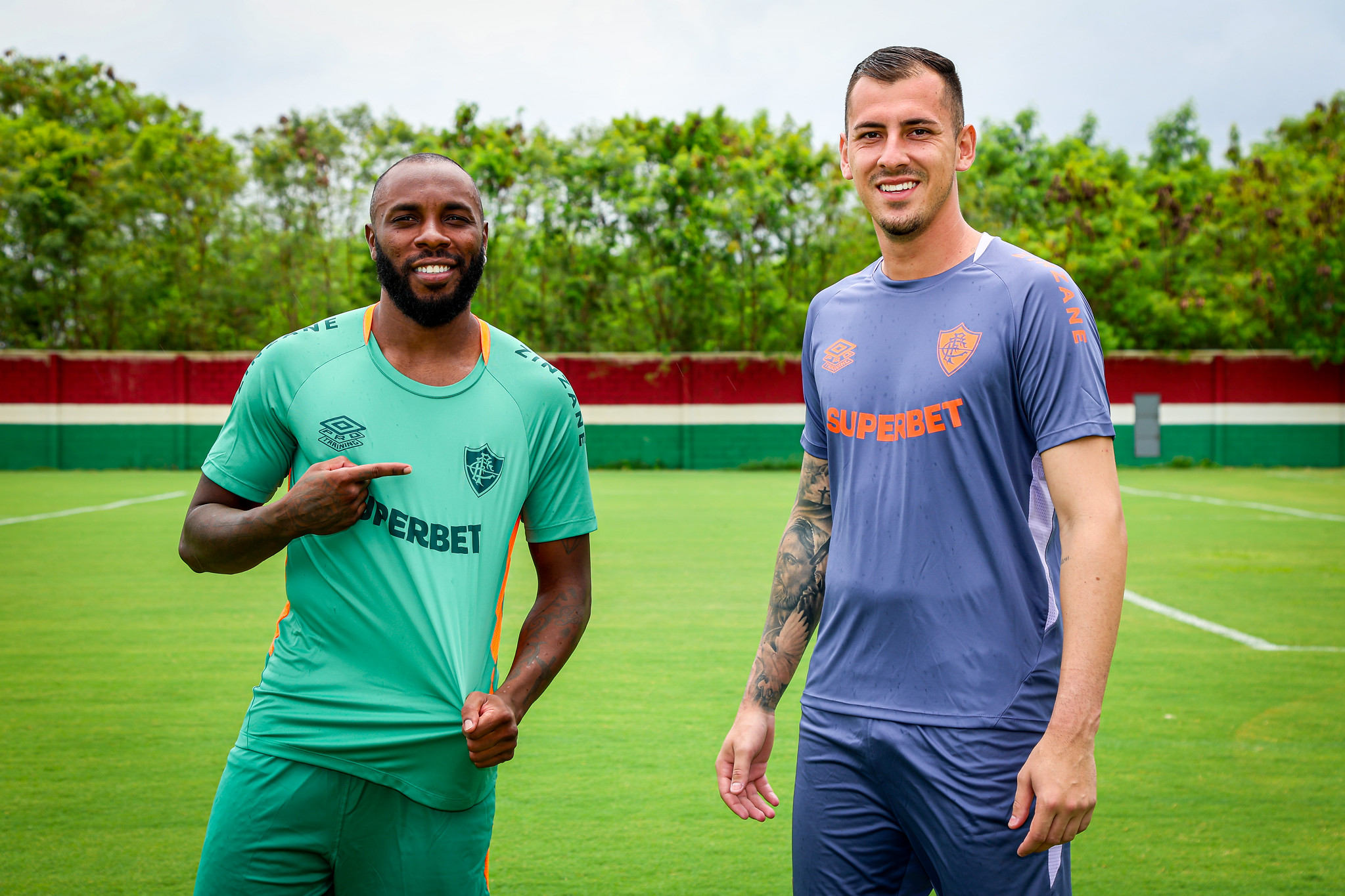 Fluminense apresenta novos uniformes de treino para a temporada 2025 ...