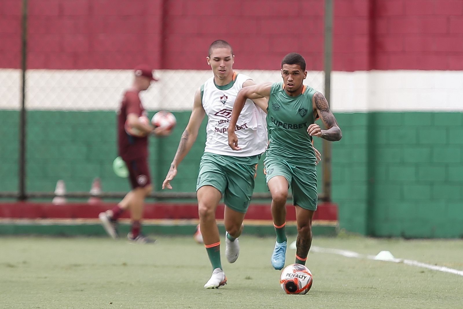 Riquelme e Isaque vibram com ‘chance de ouro’ na estreia do Fluminense ...