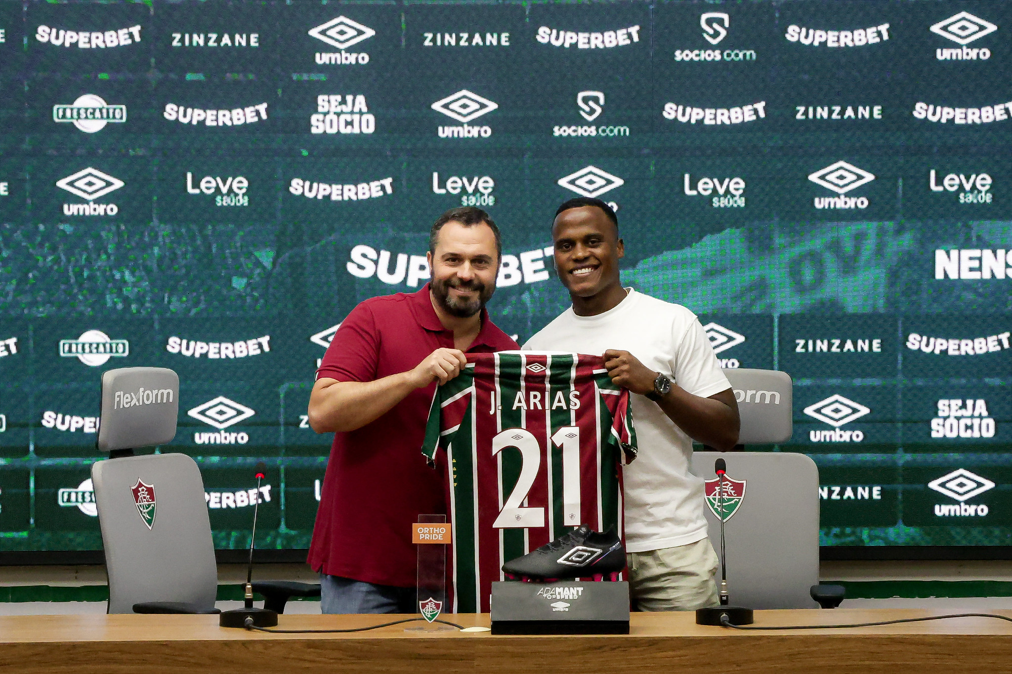 Fluminense acerta a renovação do contrato de Jhon Arias — Fluminense ...