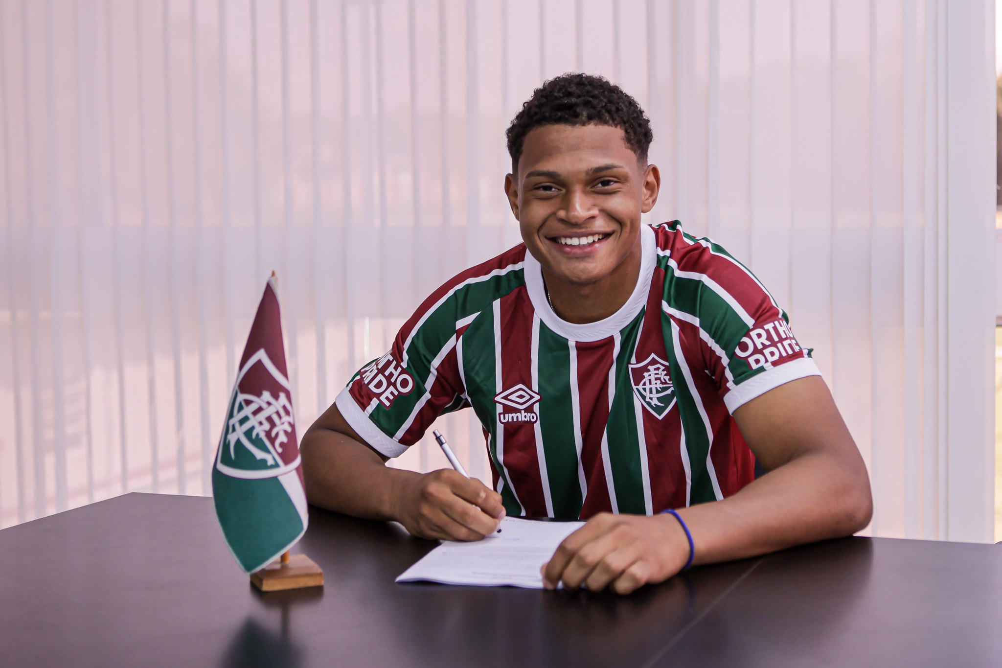 Fluminense acerta renovação de contrato de Kelwin — Fluminense Football ...