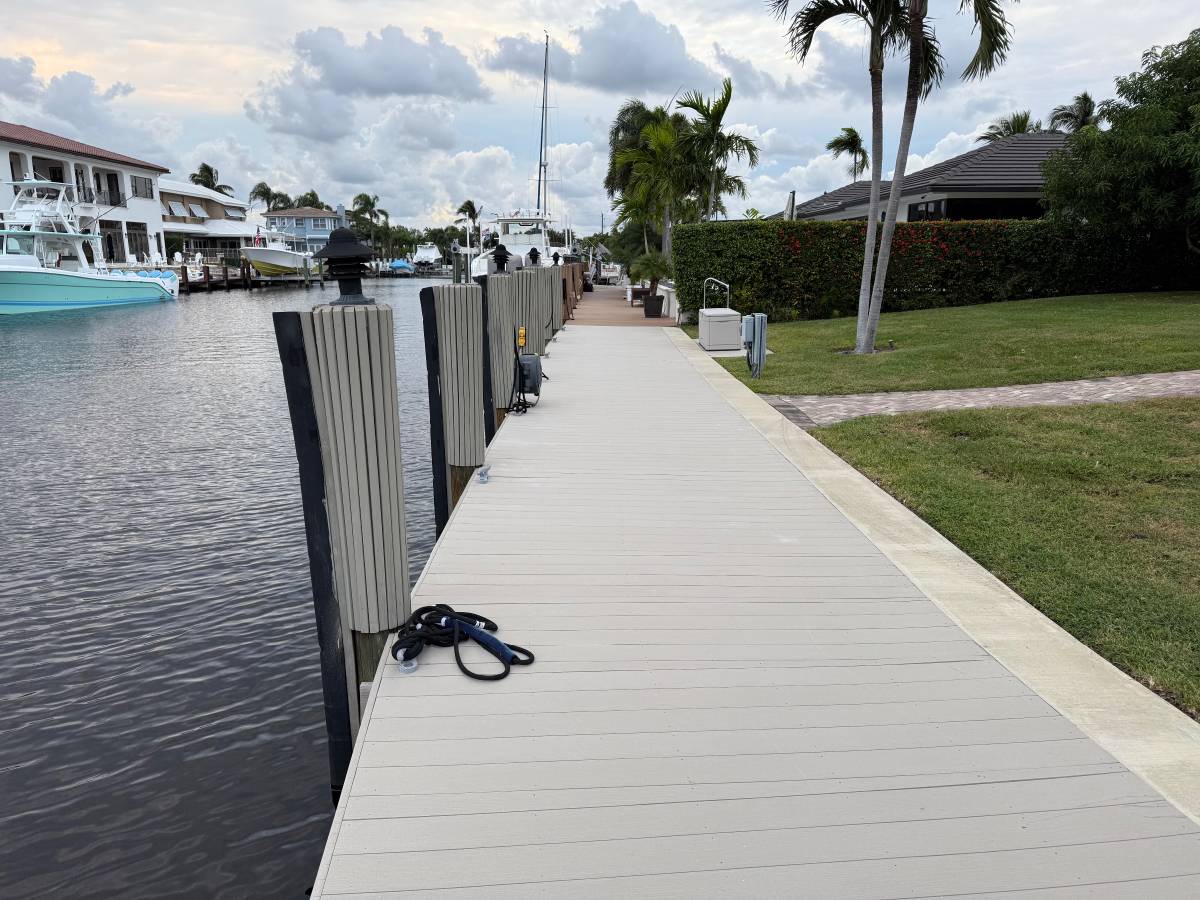 Private 201' Dock - Lighthouse Point, Florida - Snag-A-Slip