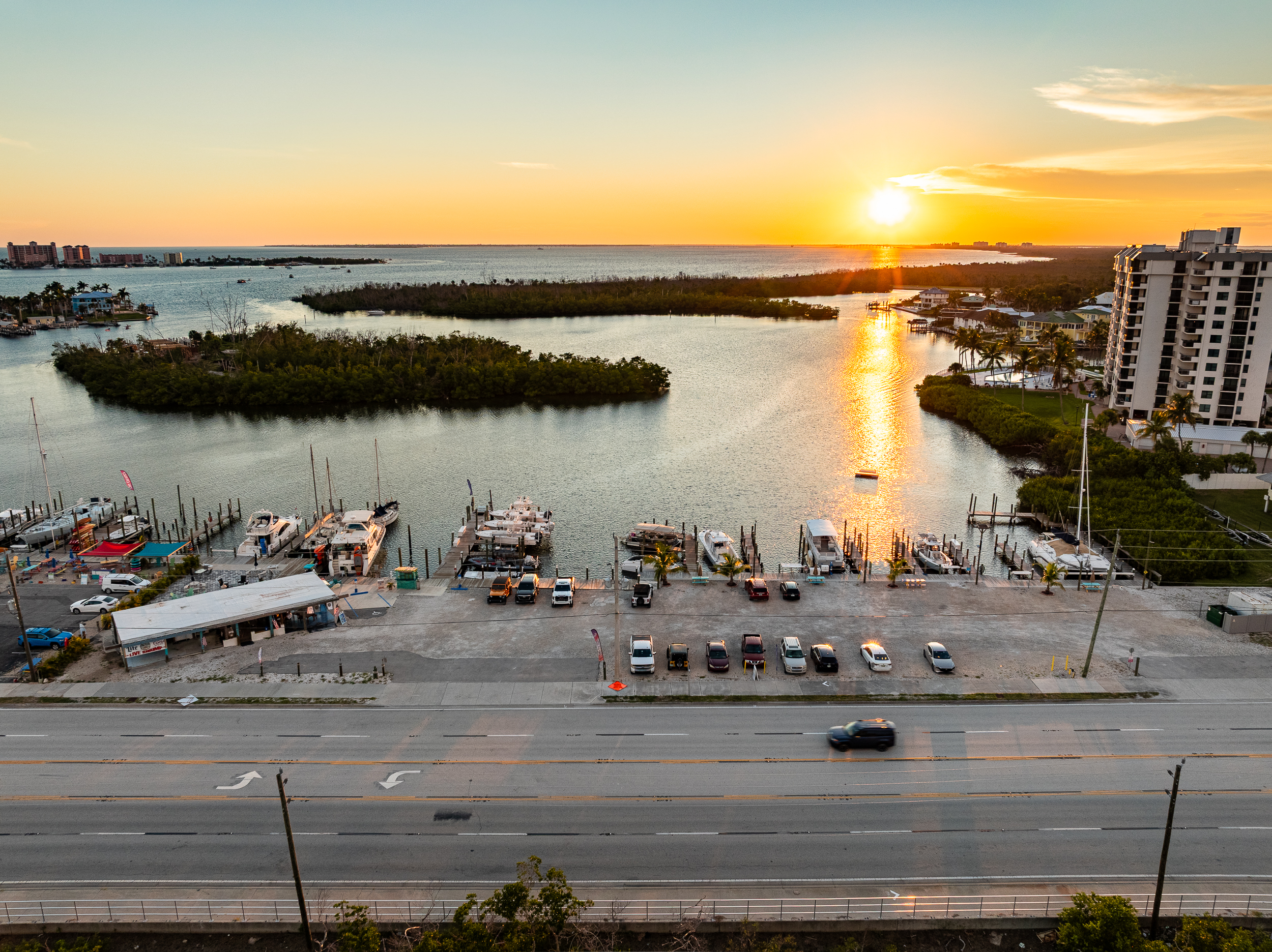 Joe's Dockside Marina - Fort Myers Beach, Florida - Snag-A-Slip