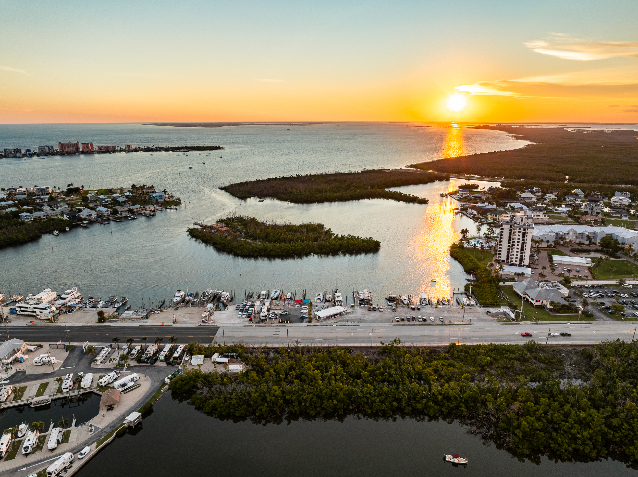 Joe's Dockside Marina - Fort Myers Beach, Florida - Snag-A-Slip