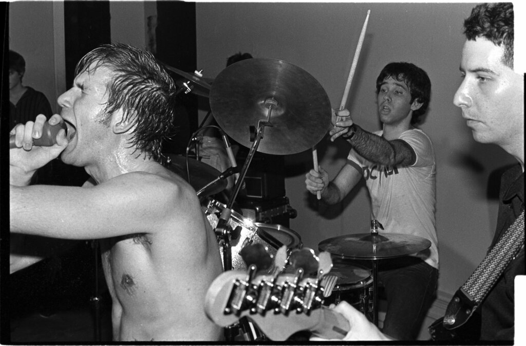 Dischord Records: Government Issue