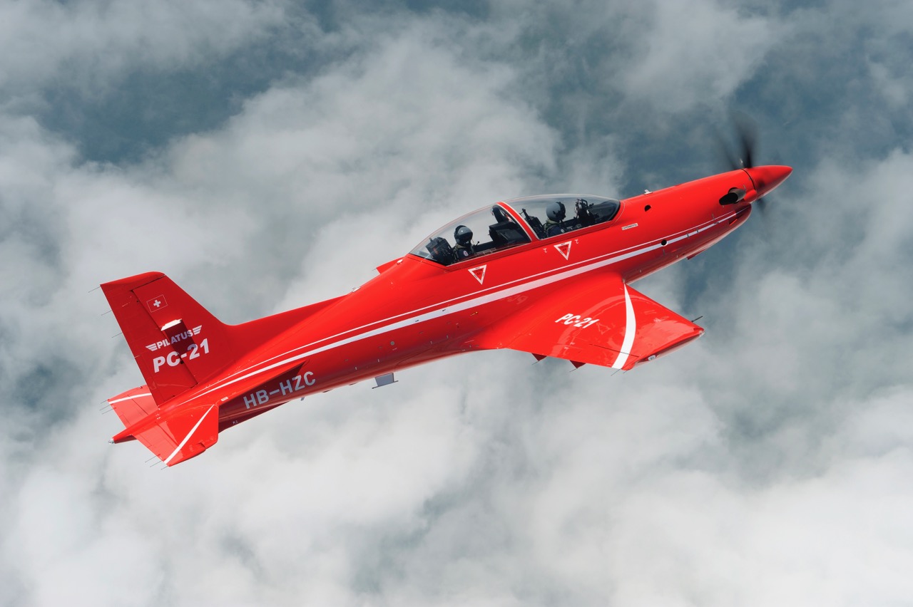 FMS Pilatus PC-21 - Review! | Flite Test
