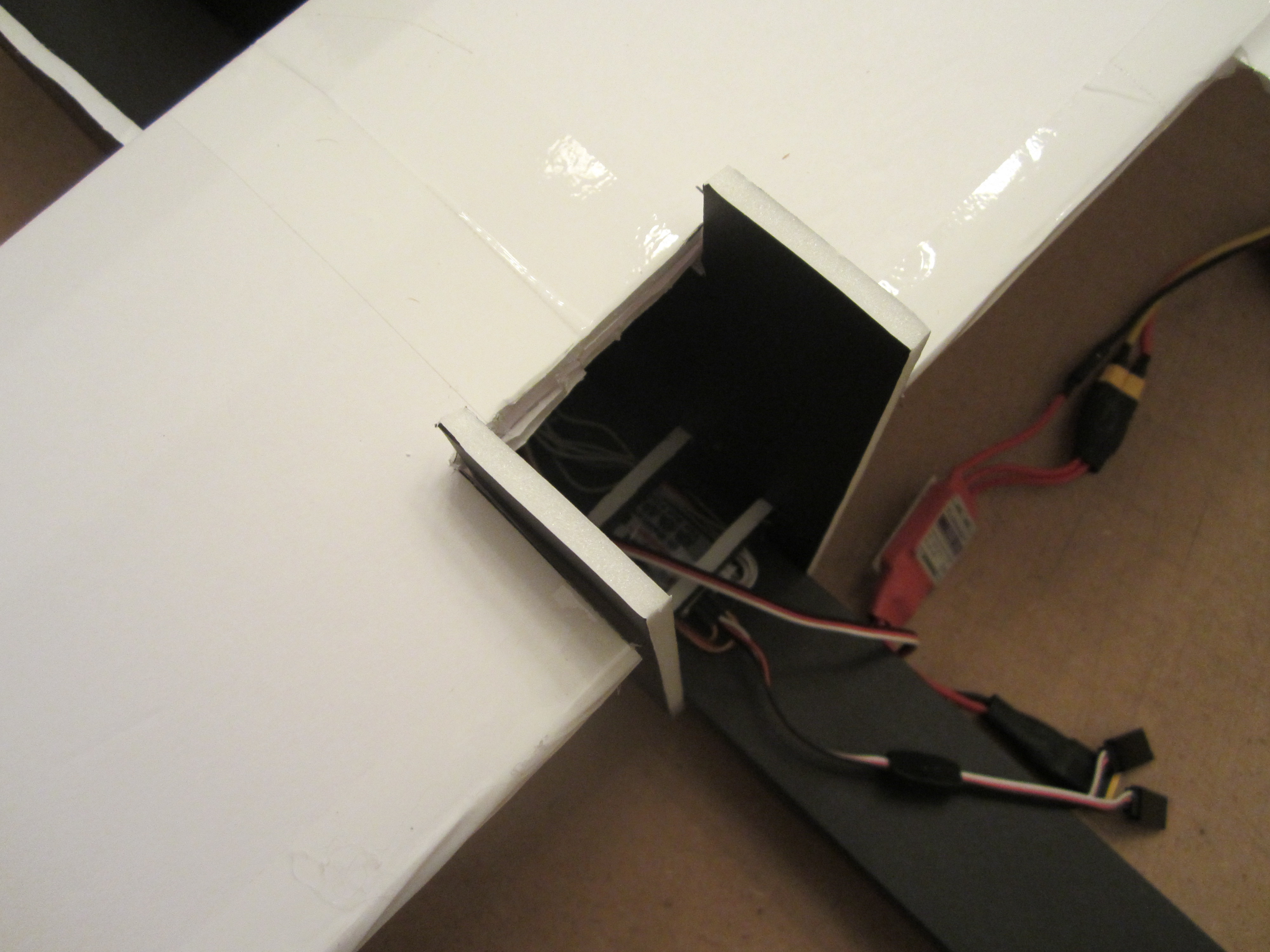 FT Explorer - SUV (Simplified Unibody V-Fold) | Flite Test