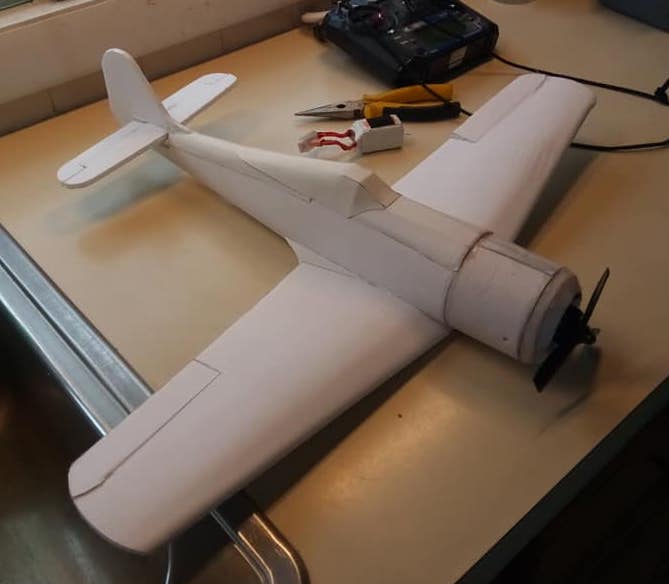 MiniacRC Mighty Mini Focke-Wulf 190 (FREE PLANS) | Flite Test
