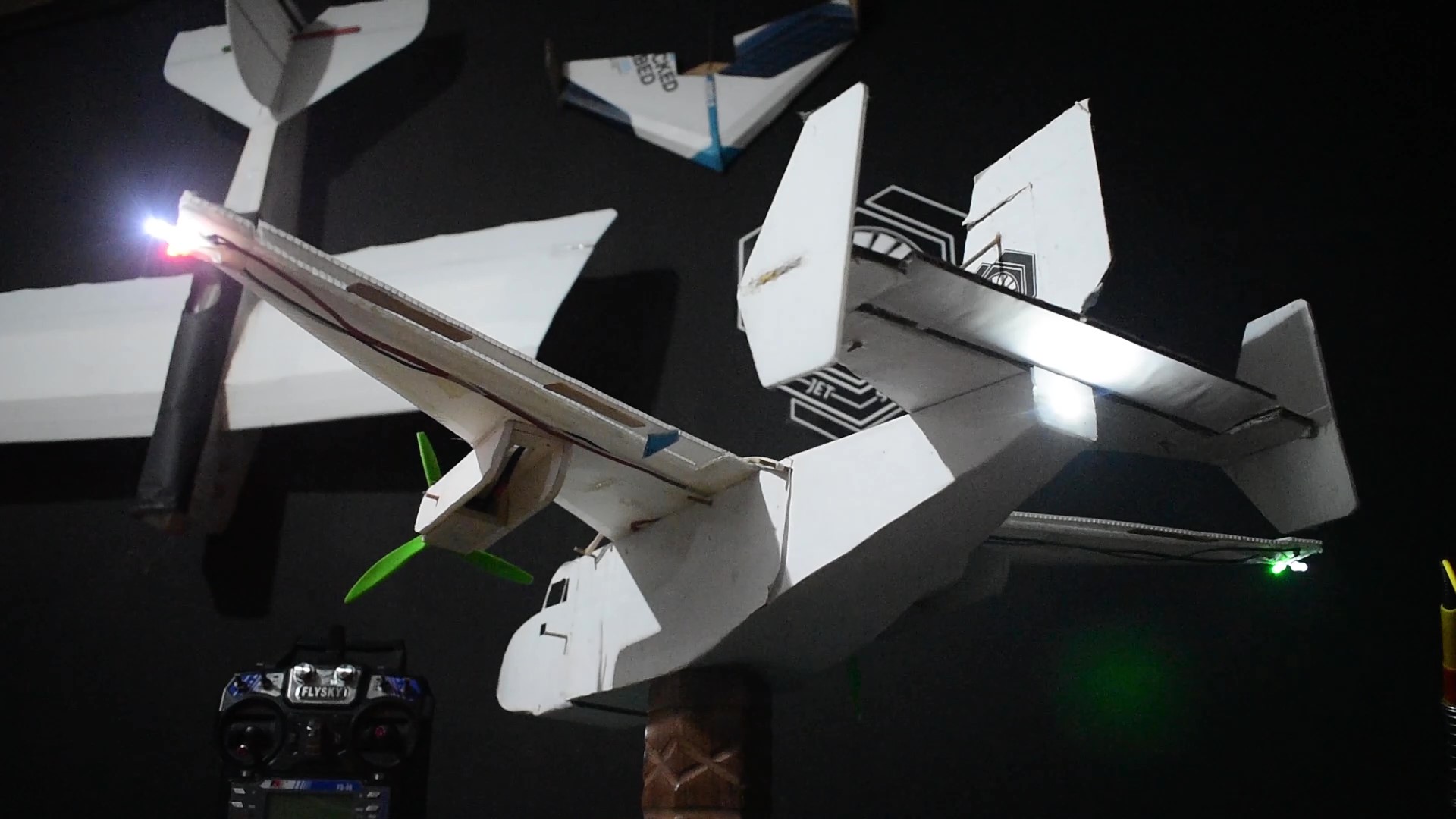 What airplane Nav lights signify+Circuit Prototype | Flite Test