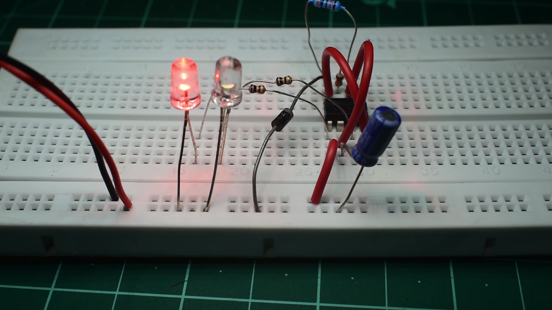 What airplane Nav lights signify+Circuit Prototype | Flite Test