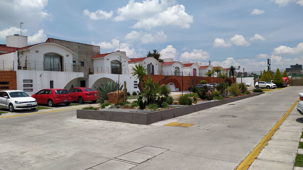 Hermosa Residencia en Fraccionamiento Altamira, Metepec