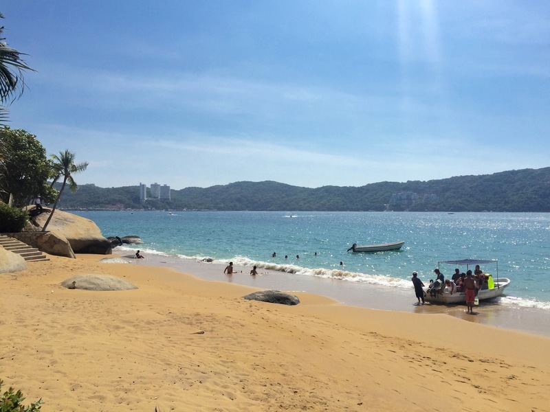 CASA CON PLAYA PICHILINGUE ACAPULCO, 7 RECAMARAS, ACCESO DIRECTO A PLAYA