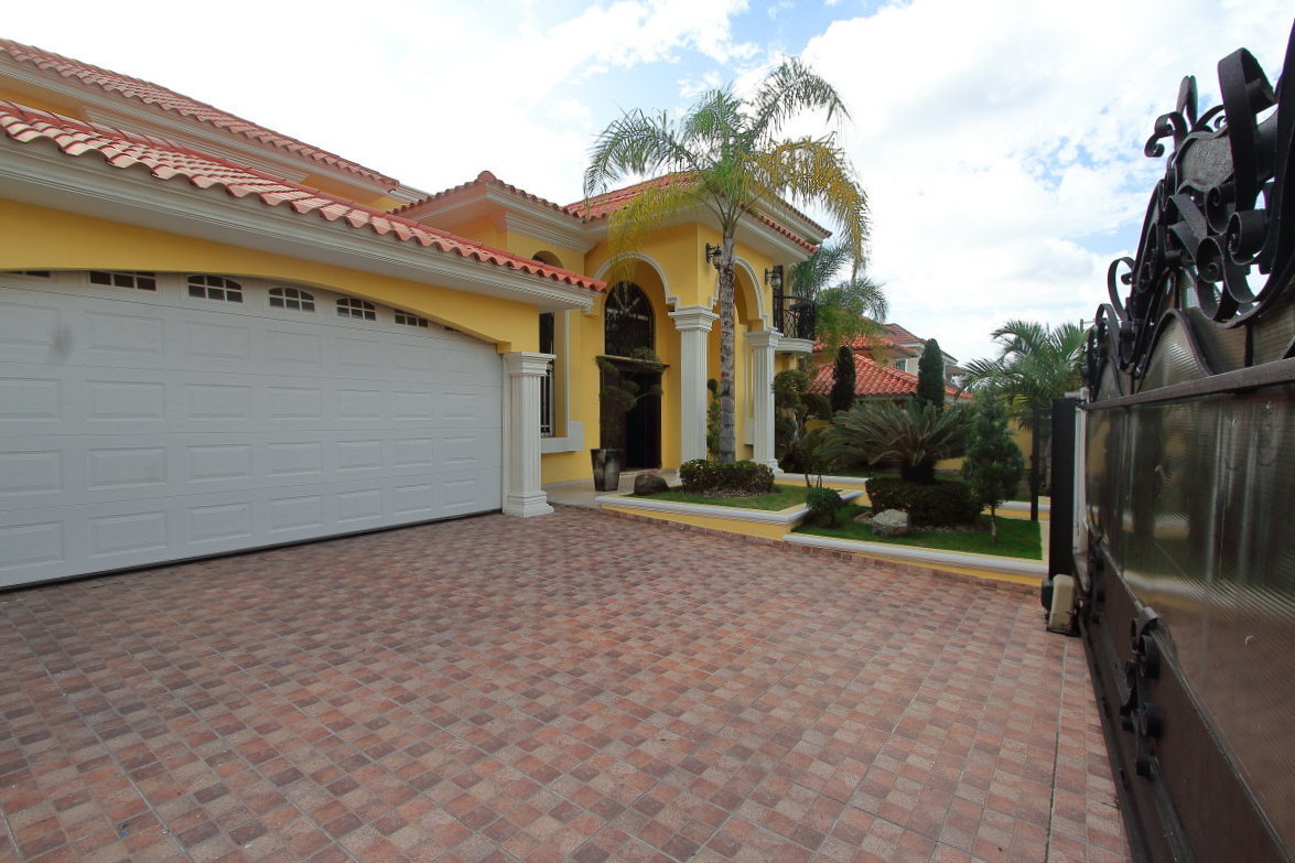 Casa en Venta o Alquiler con Piscina en Isabel Villas Golf and Country ...