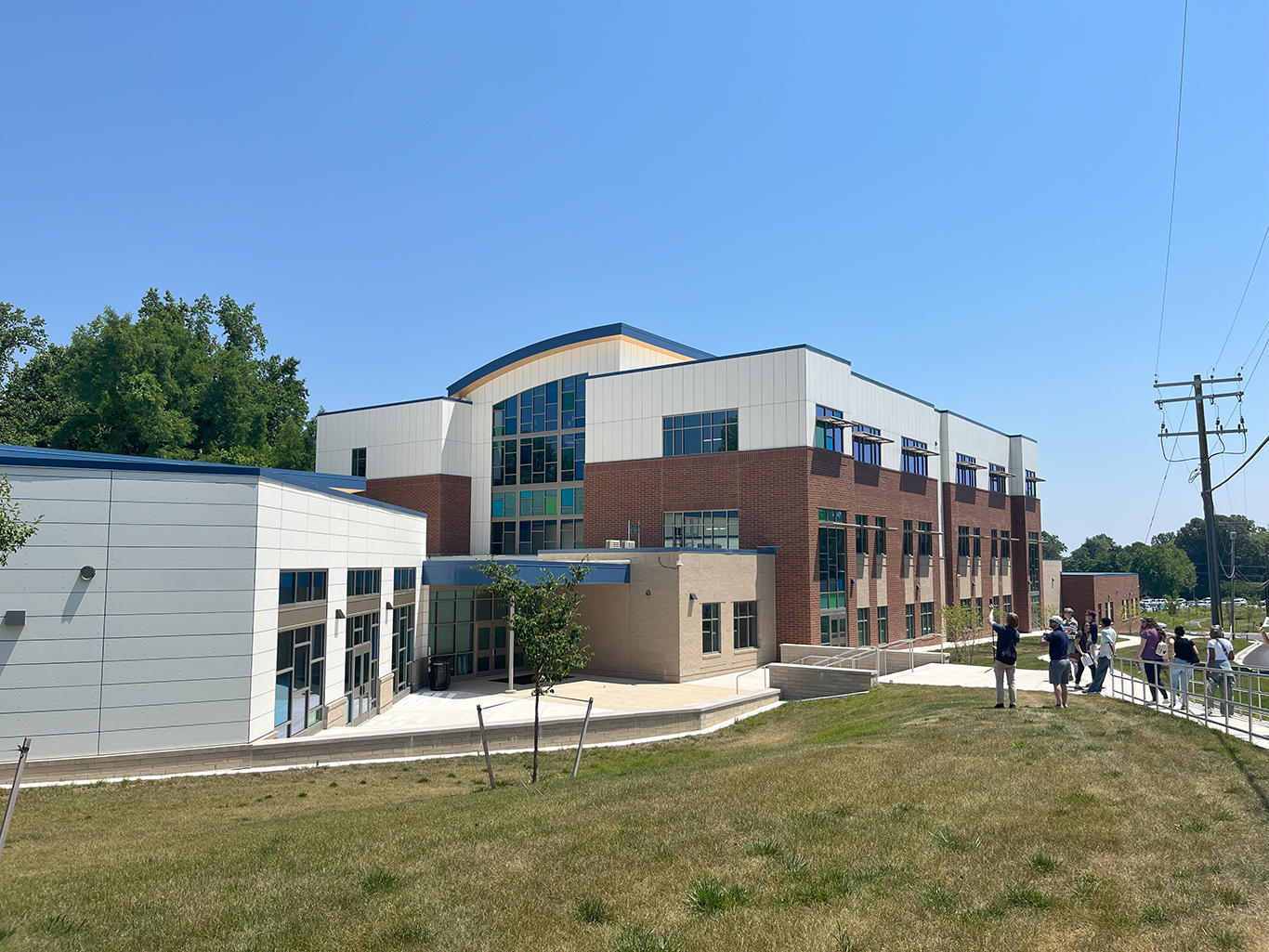 Beach Elementary School Tour | Smolen • Emr • Ilkovitch Architects (SEI)