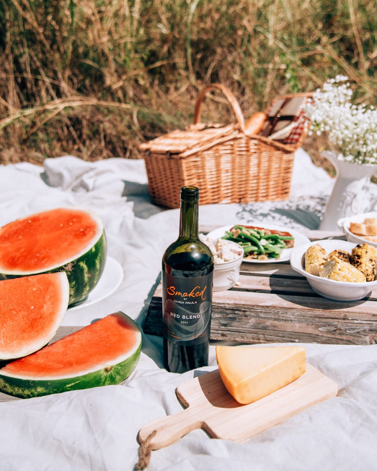 Instagram Worthy Picnic In Your Backyard, Here Is How You Can Do It ...