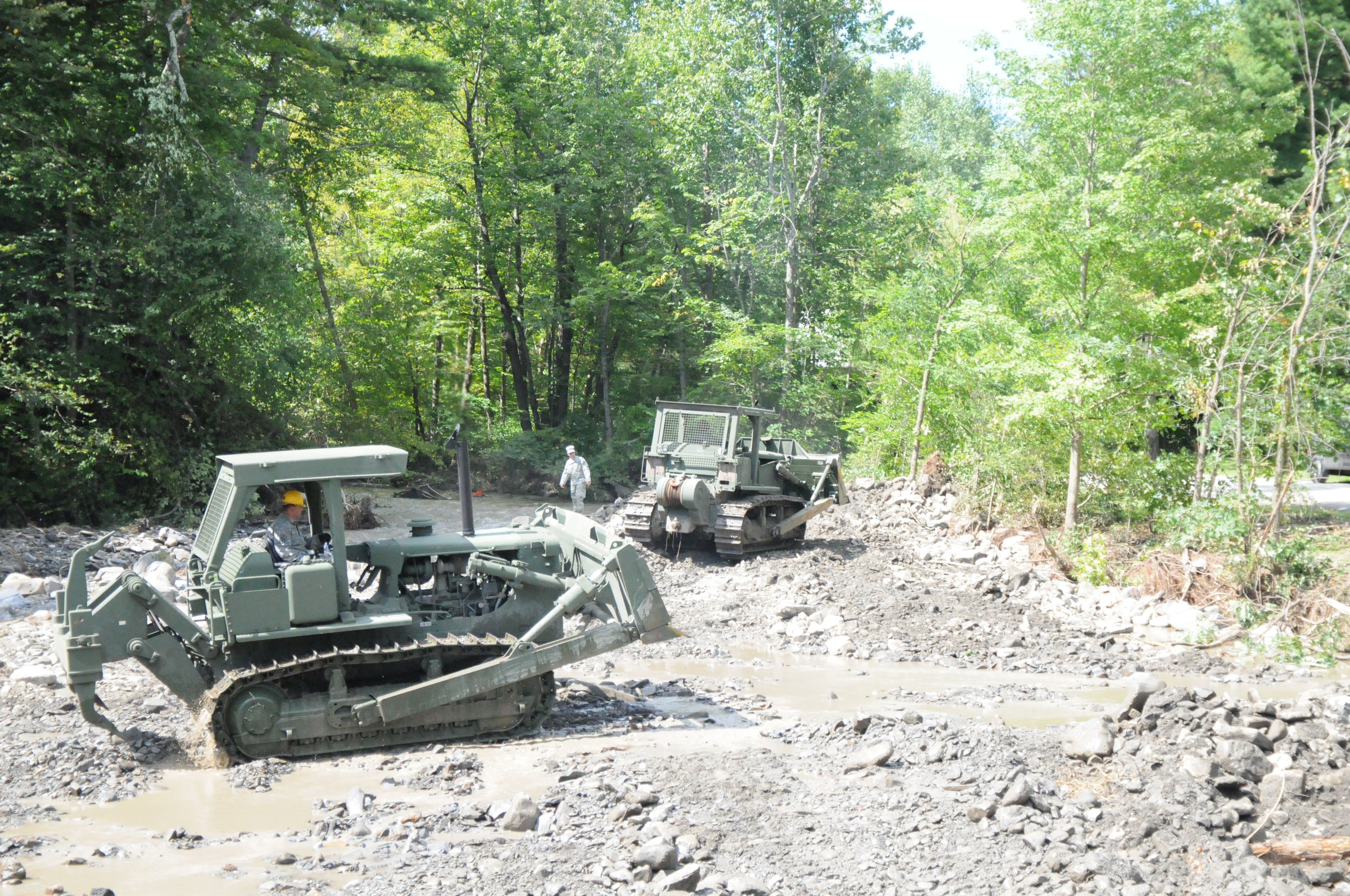 New York Army National Guard Soldiers Clear Roads, Contain Floodwaters