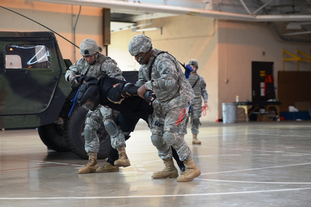 Soldiers from across the state compete in Illinois Guard Combatives ...
