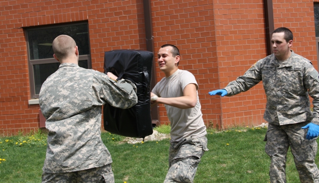 Illinois National Guard military police company receives reaction force ...