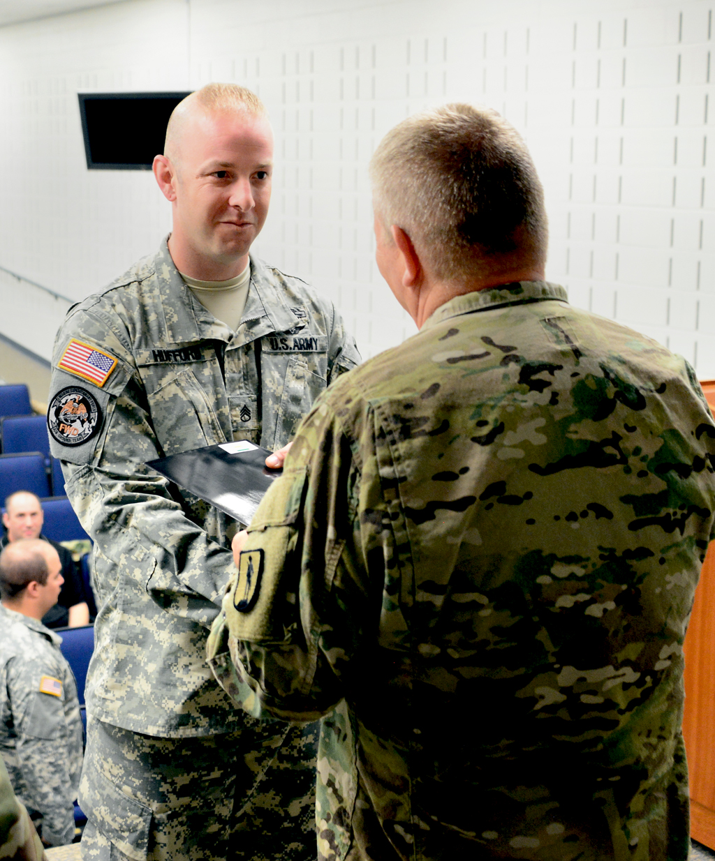 Illinois Soldier becomes signal support specialist