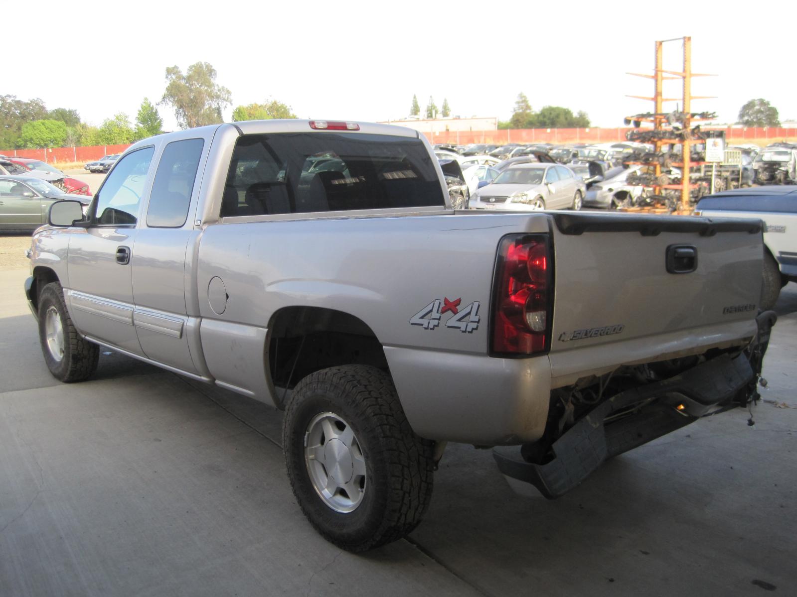 2004 Chevrolet Silverado 1500 Pickup LS, ext cab parts | AutoGator ...