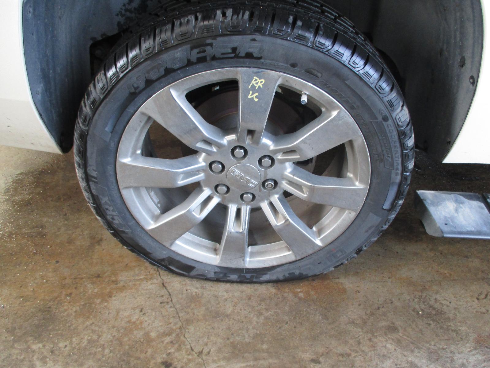 2010 GMC Yukon XL 1500 Denali - Used Auto Parts for Sale | Auto Gator ...