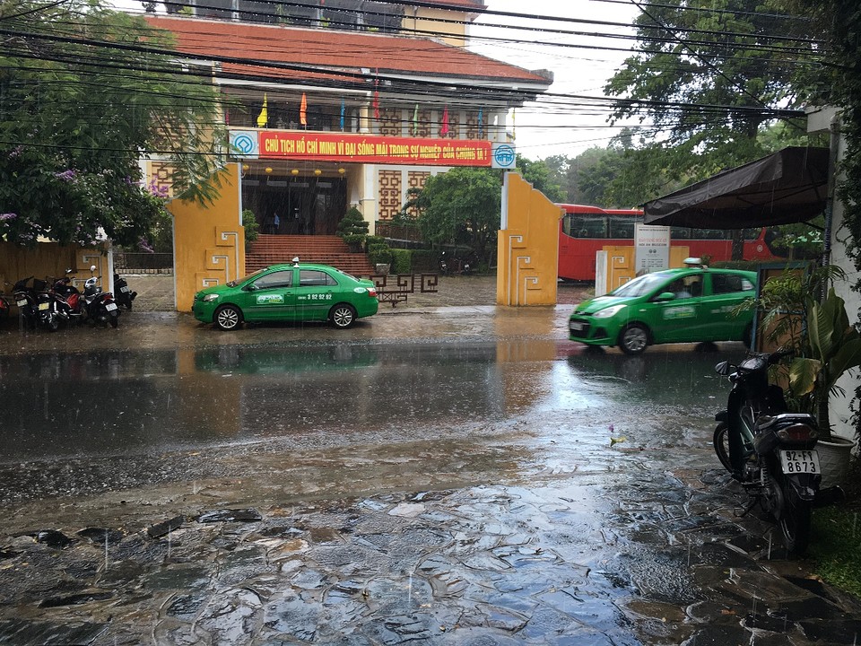 een tropische bui tijdens de lunch in Hoi An | Foto | Ad Willebrands’s ...