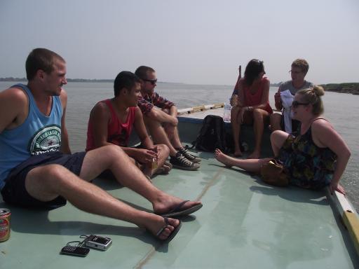 Biertjes drinken op het dak van de boot | Foto | Anneke Around The World