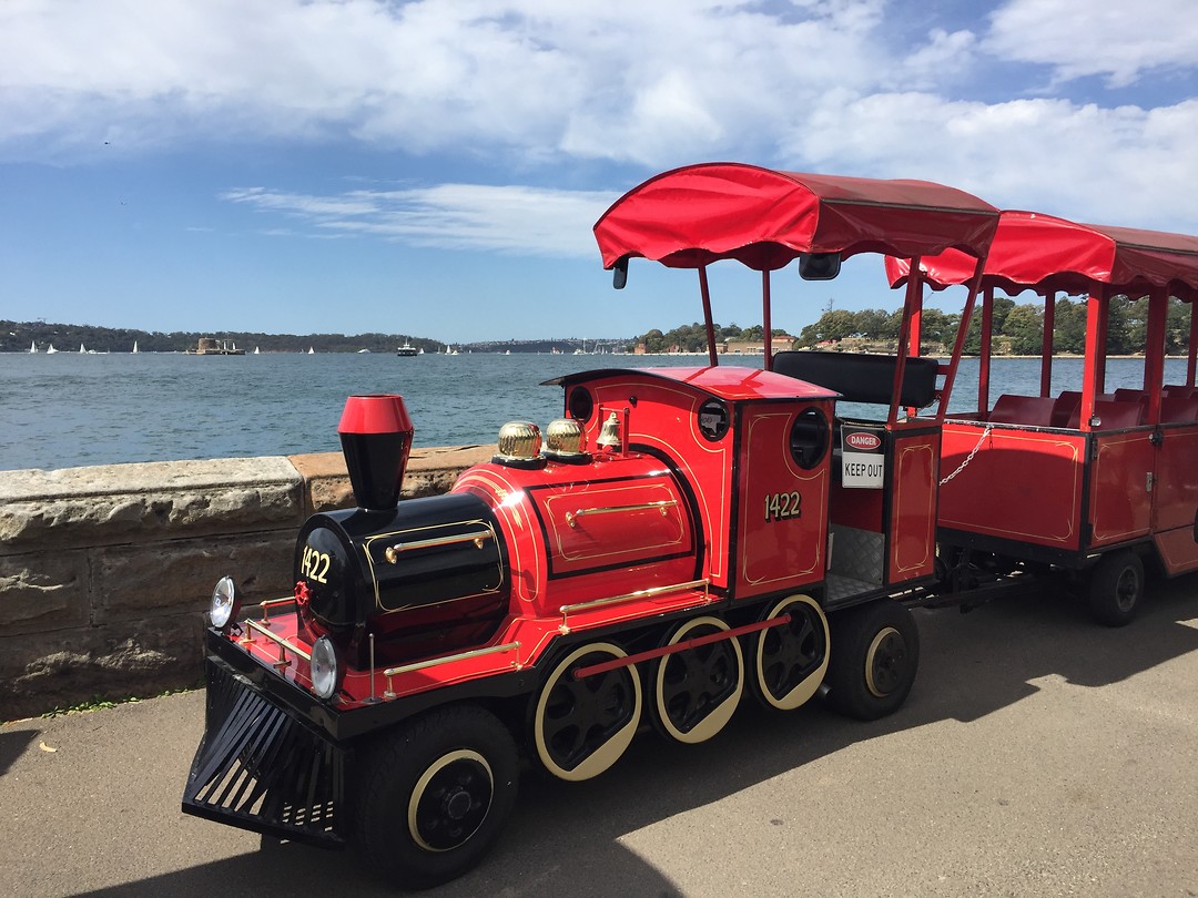 Dé rode trein in the royal botanic gardens van Sydney | Foto ...