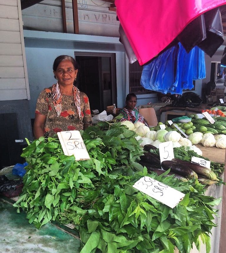 Bij deze vrouw koop ik graag groenten. Dagoeblad gekocht is een ...
