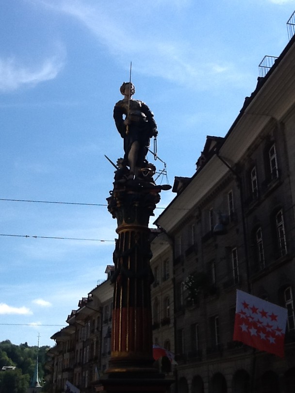 Mooie standbeelden in de hoofdstraat | Foto | Hanneke Rens’s reisblog