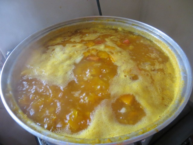 De grote pan soep aan de kook | Foto | Hendrijntje Schouten’s reisblog