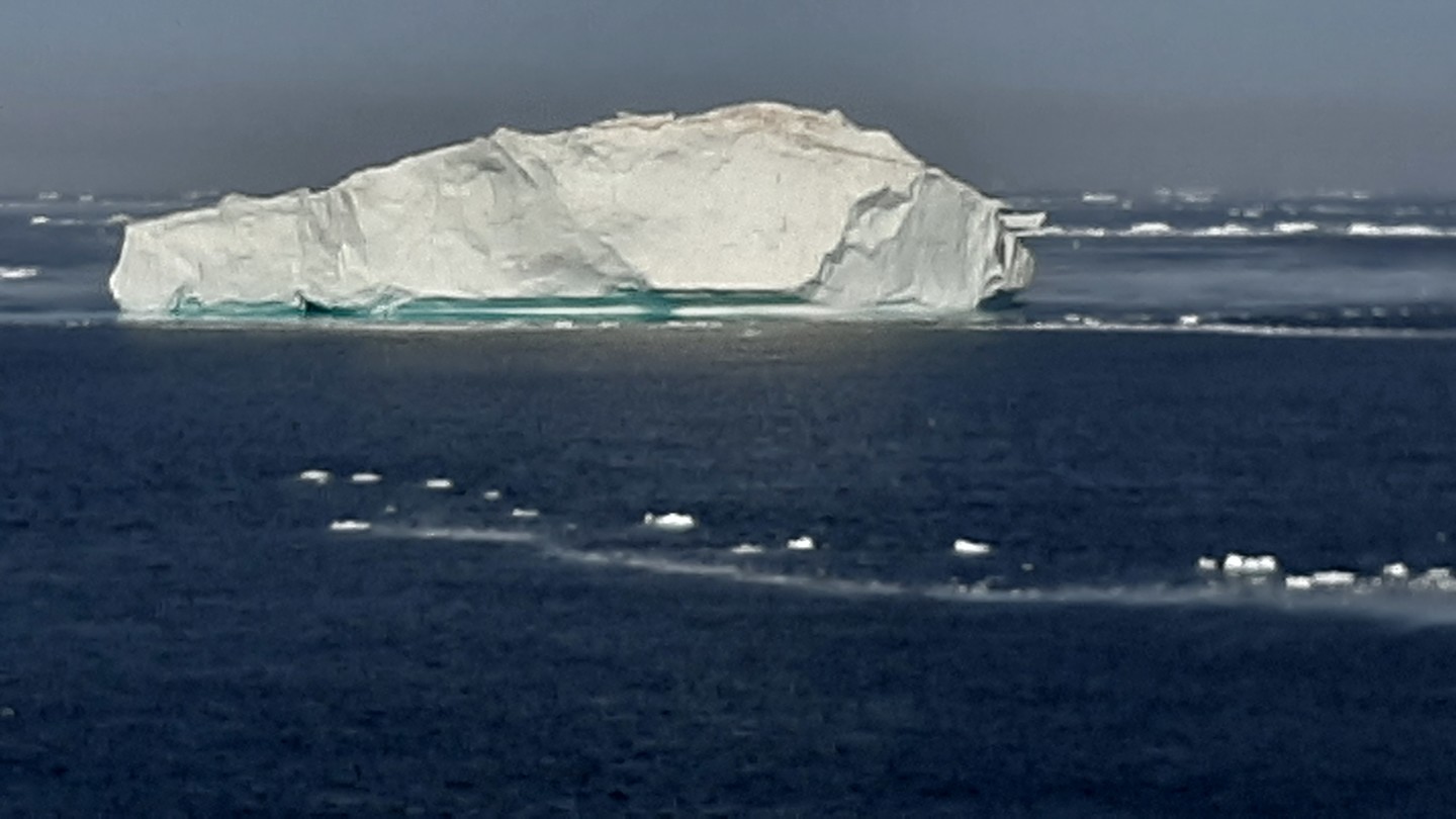 Hope Bay 1e ijsberg | Foto | Herman Heinecke’s reisblog