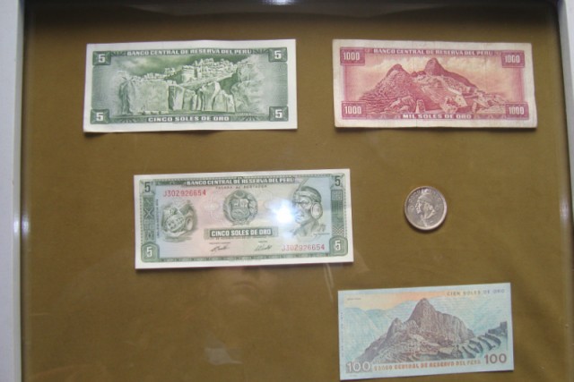 Oud Peruaans geld, het briefje van 1000 soles is nu nog 1 sol waard ...
