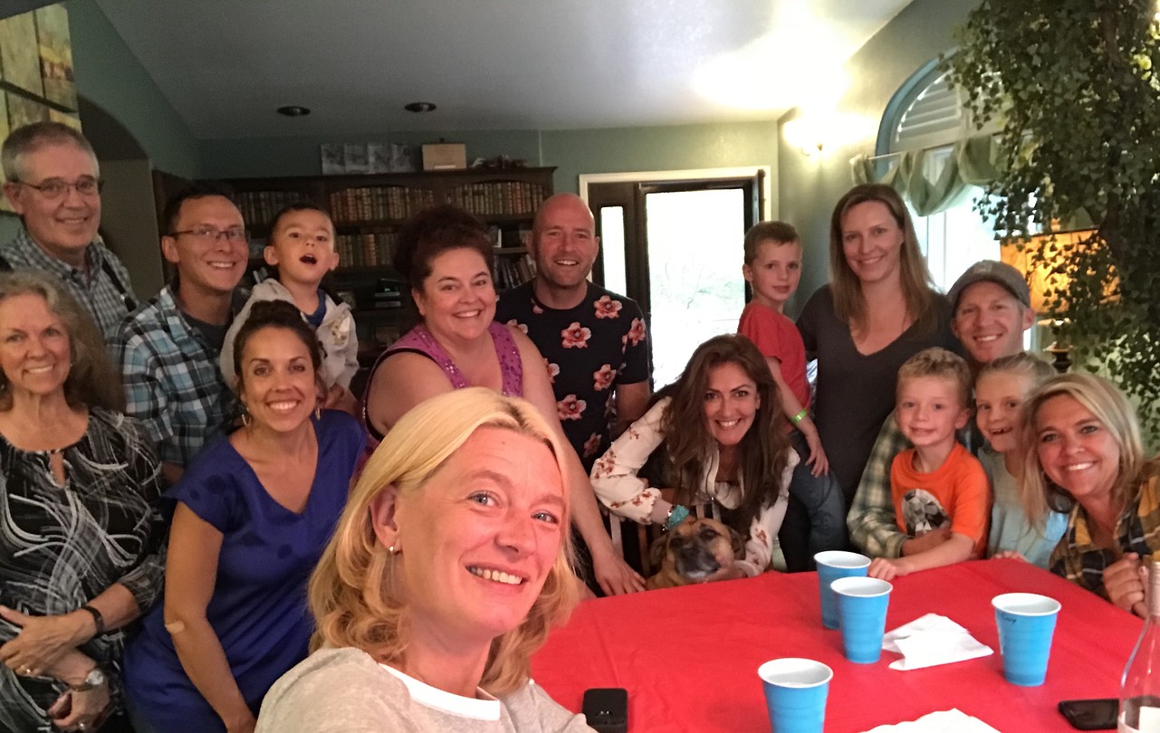 En zelfs voor vertrek nog even voetbal volgen! | Foto | Laura Huisman’s ...