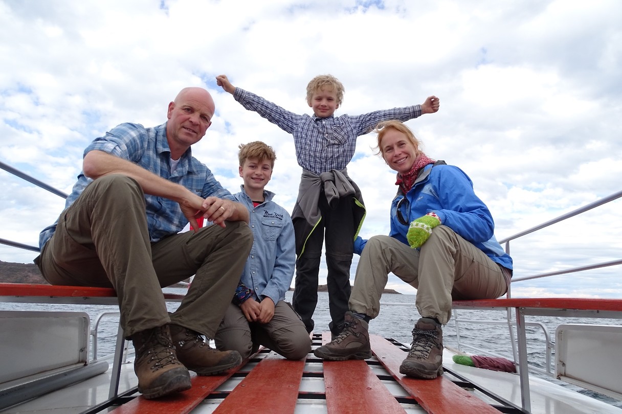 396 zelfportretje op het dak van onze boot | Foto | Reisblog van Sjef ...