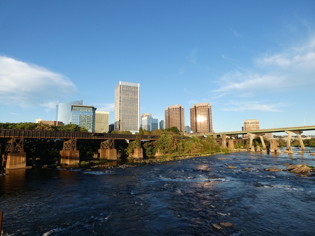 richmond vanaf james river | Foto | Monique’s reisblog