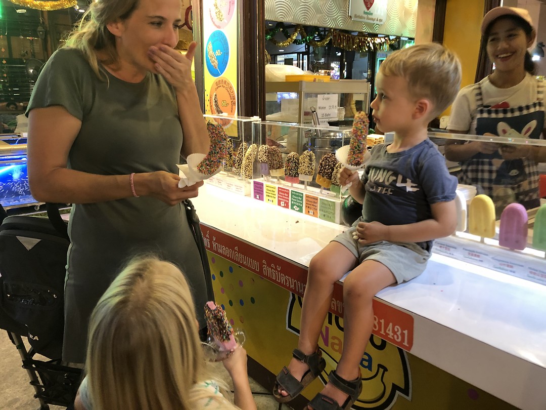 Rare ijsjes hier... (bevroren banaan met chocola) | Foto | Wietske En ...