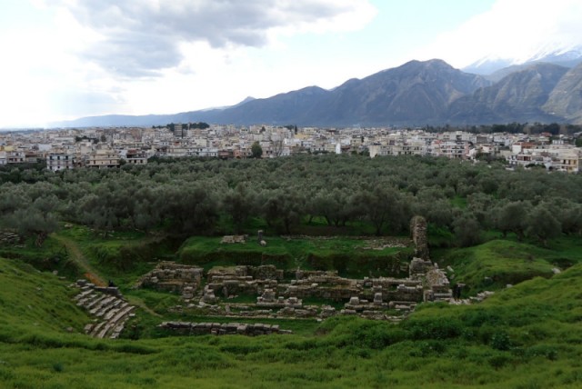 Sparta, het oude theater en de nieuwe stad | Foto | RiFra’s reisblog