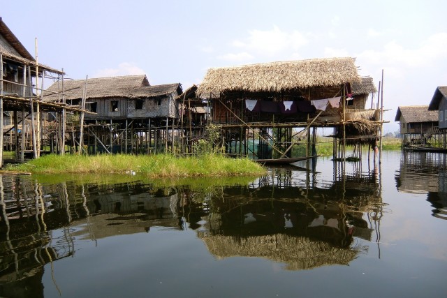 Huis op palen in het Inle Lake. | Foto | Elly en Jack van de Meerakker ...