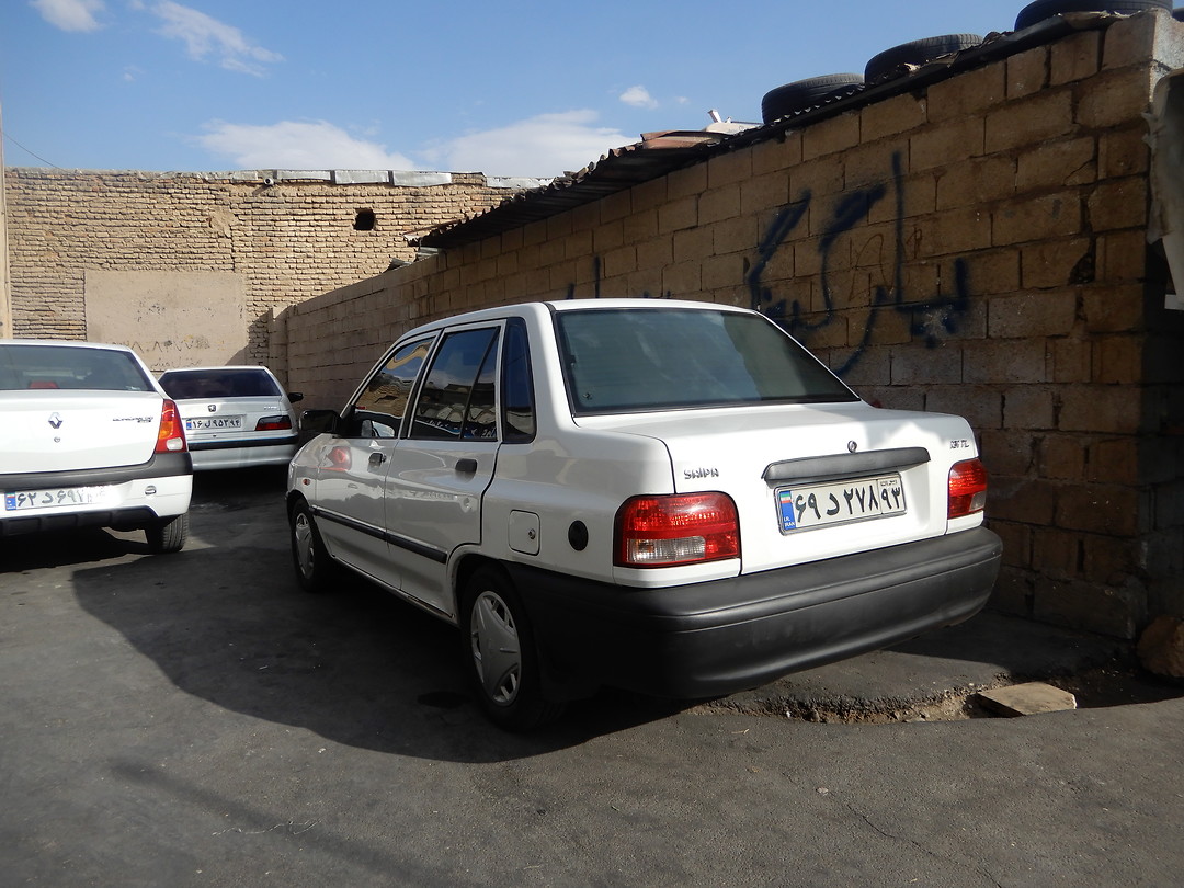 De nationale auto van Iran | Foto | Gert-Jan Stolk’s reisblog