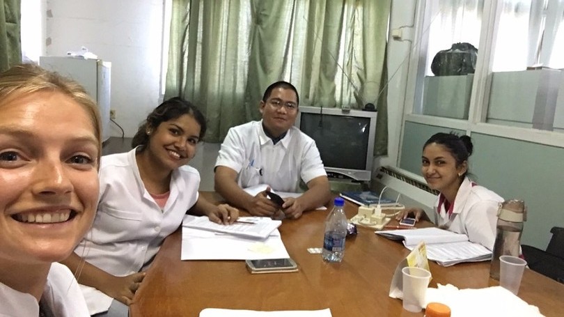 Kwattaweg richting het Academische Ziekenhuis Paramaribo AZP | Foto ...