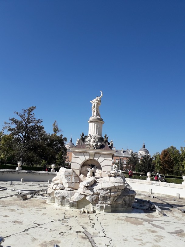 Beeld in fontein | Foto | Europatoer Erik en Wilma