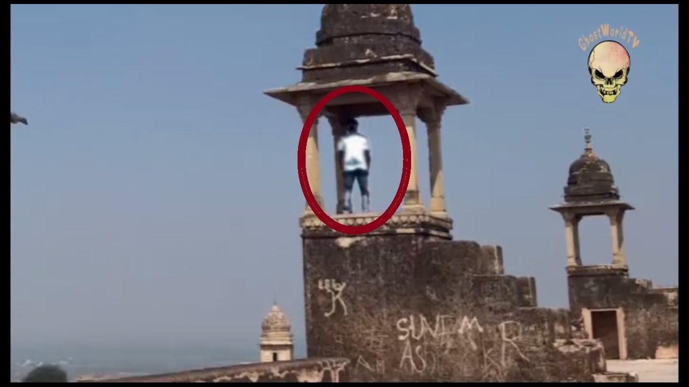 Thursday Haunted Stuff: Faceless Ghost Spotted at Indian Temple