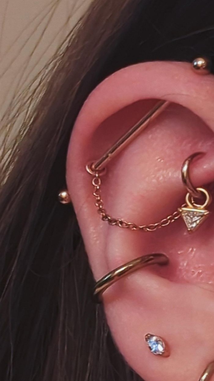 How To Wear Short Jewelry Chains