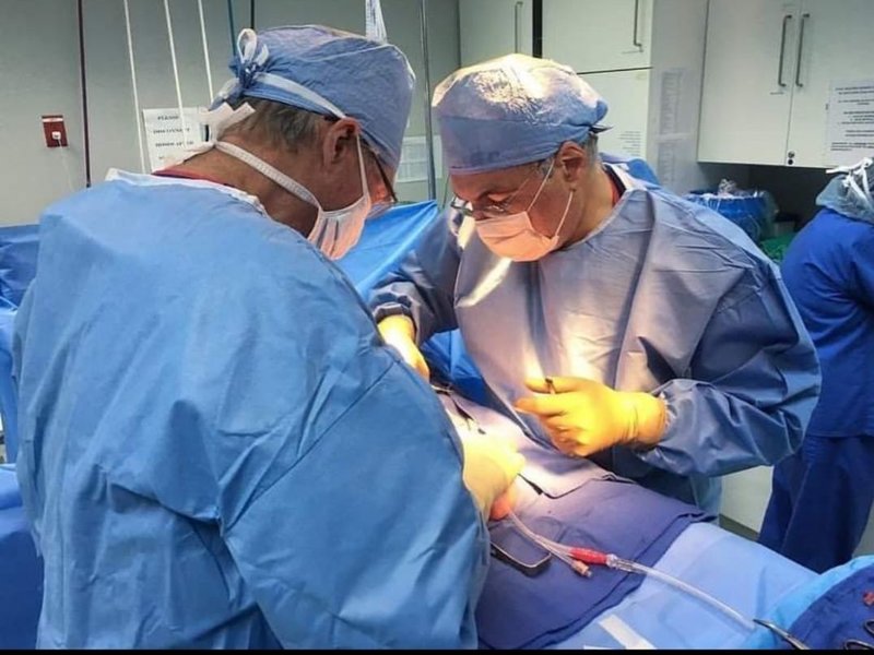 بالاترین یک پزشک ایرانی قصد دارد بزرگ کردن آلت تناسلی مردان را مانند