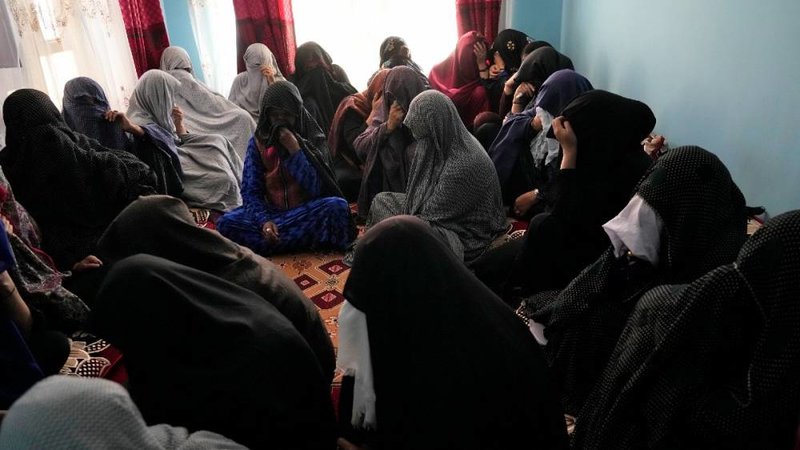 بالاترین شلاق طالبان بر سر و جان دانشجویان دختری که در بدخشان برقع نداشتند