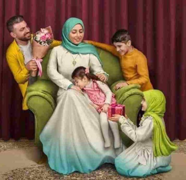 بالاترین این خانواده خوش ذوق در یک عکس خانوادگی نقشه ایران را به تصویر کشیدند~عکس